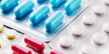 Apranax (naproksen) nedir? Ne için kullanılır? Yan etkileri nelerdir?